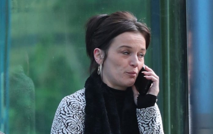 La ex estrella de EastEnders Katie Jarvis se declara culpable de acoso ...