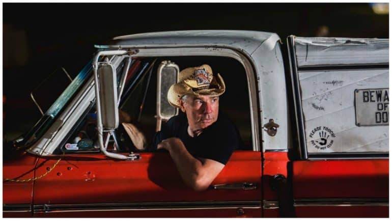 Farmtruck Shake With Left Hand