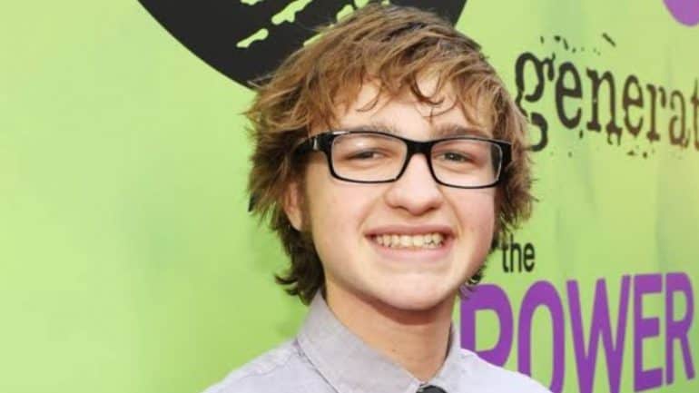 Valor neto de Angus T. Jones: ¿Cuánto gana la estrella de Two and a ...