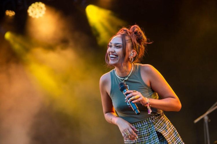 Who Is Joy Crookes Dating? Personal Life & Partner Updates — OtakuKart