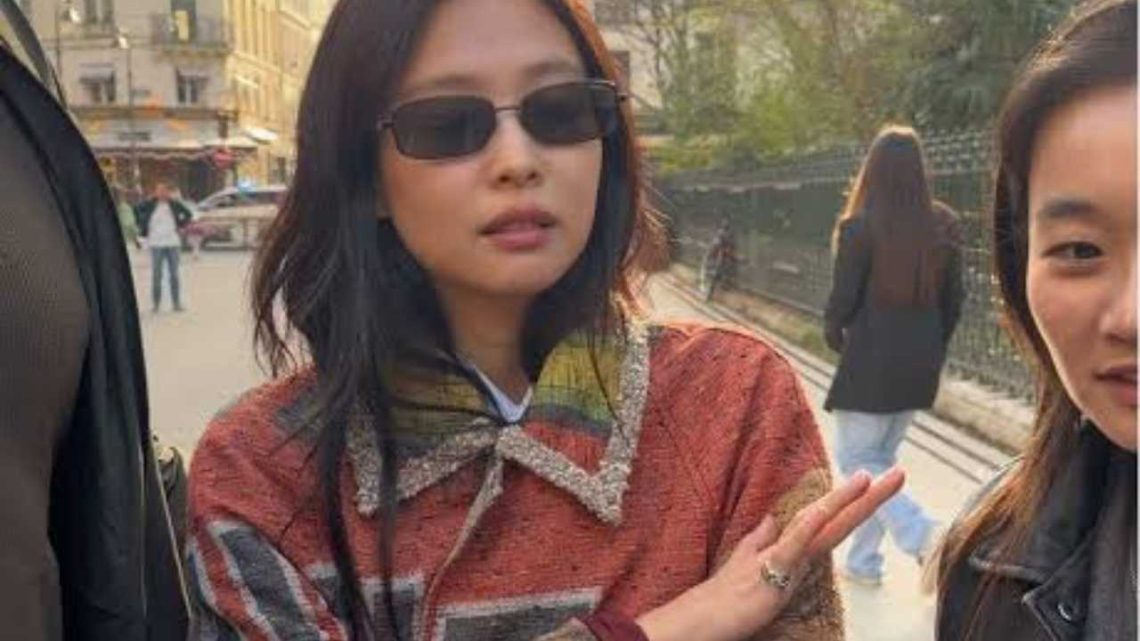 Viral Video of BLACKPINK’s Jennie at the Paris Fashion Week Sparks ...