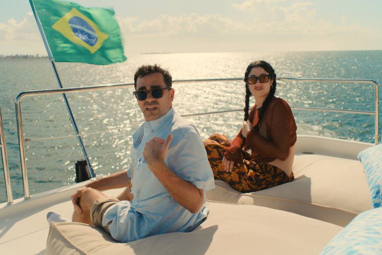 Dan Levy Steps Into Dark Comedy With Netflix’s ‘Big Mistakes’ — OtakuKart
